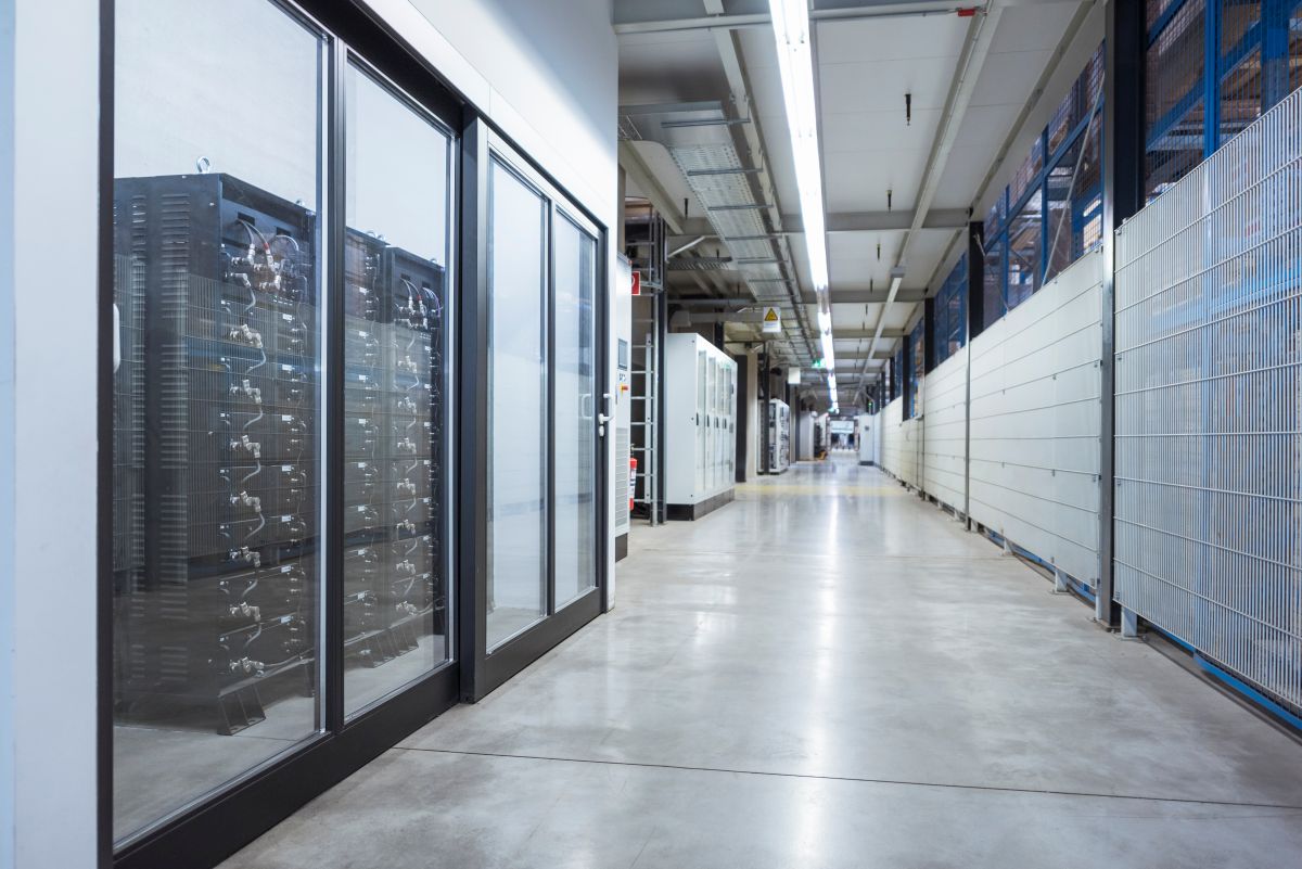 A Guide to Data Center Liquid Cooling - Ambient